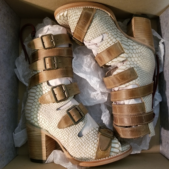 Freebird by Steven | Shoes | Nib Freebird By Steven White Snake Bond | Poshmark